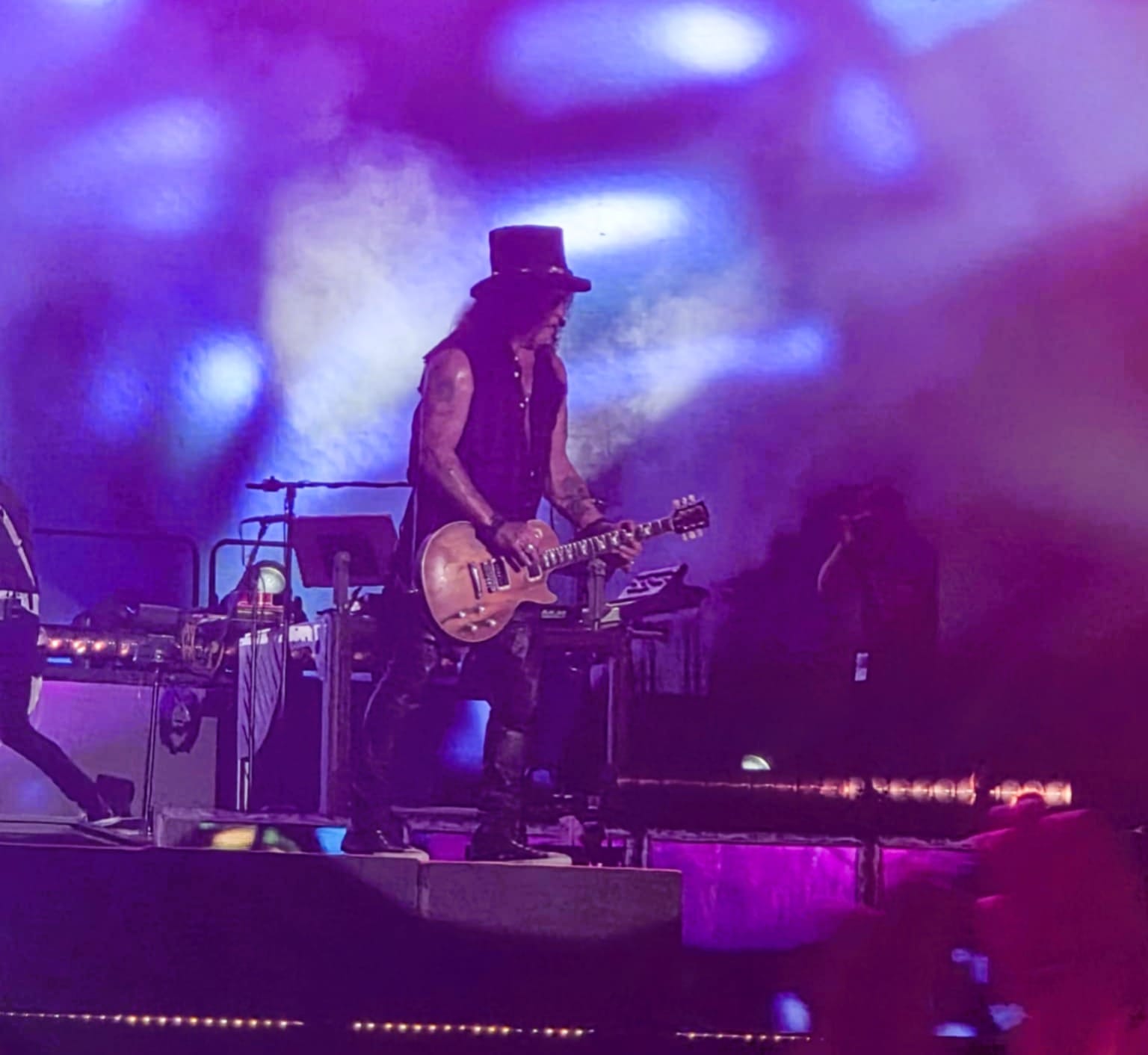 Why Did Slash Wear This Strange Shirt On Stage in Serbia? - JunkYard ...